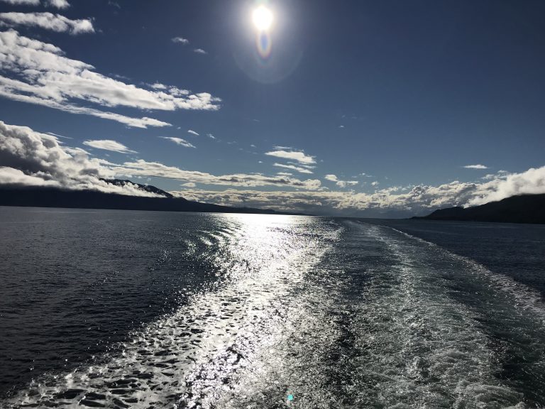 Drake Pass, mit hohen Wellen und offenem Meer Welt-Verliebt